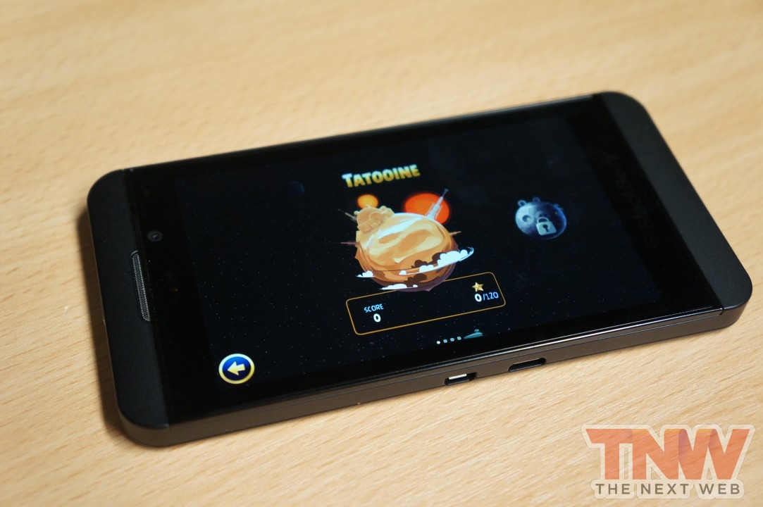 Up close and personal with the BlackBerry Z10 [Photos]