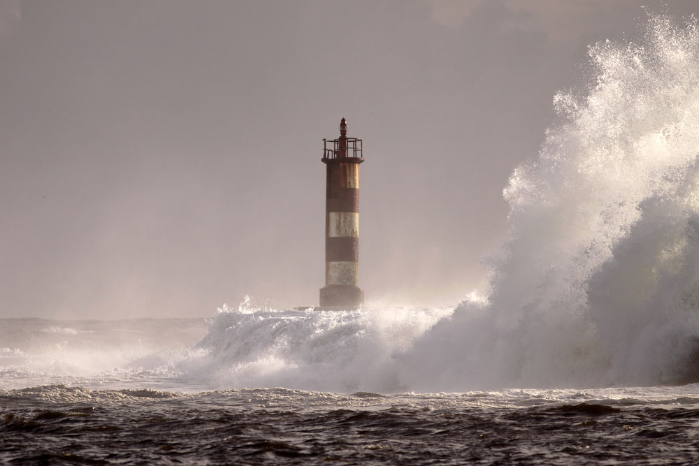Wild Waves: 14 Photos of the Ocean Overtaking the Earth