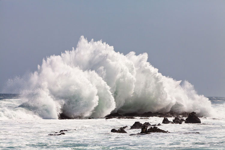 Wild Waves: 14 Photos of the Ocean Overtaking the Earth