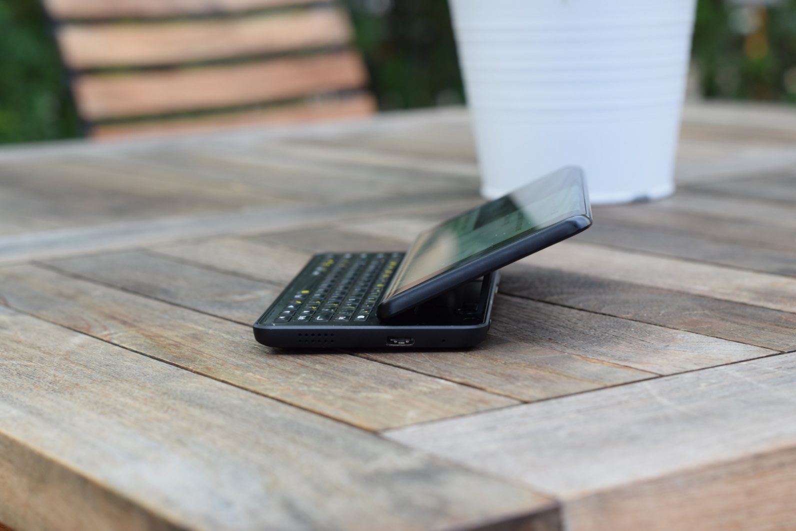 The F(x)tec Pro 1 proves there’s room for keyboard slider phones in 2019