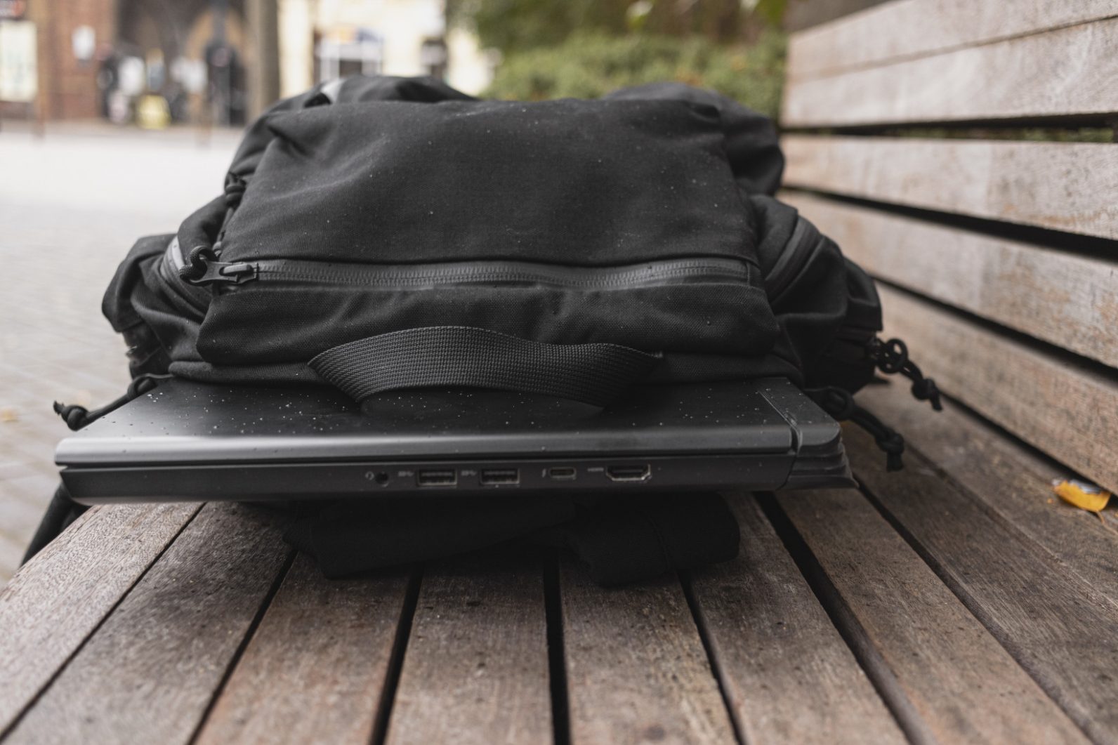 Huru’s new backpack is spacious enough for your many, many gadgets