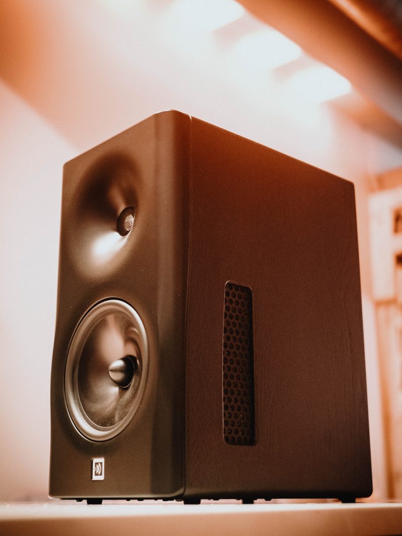 Dutch & Dutch 8c Review: Super high-end speakers with the best bass I ...