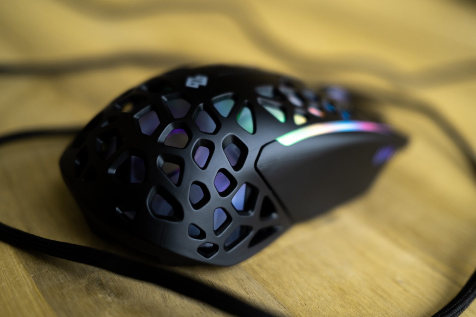 48 hours with Zephyr, the anti-sweaty-hands gaming mouse