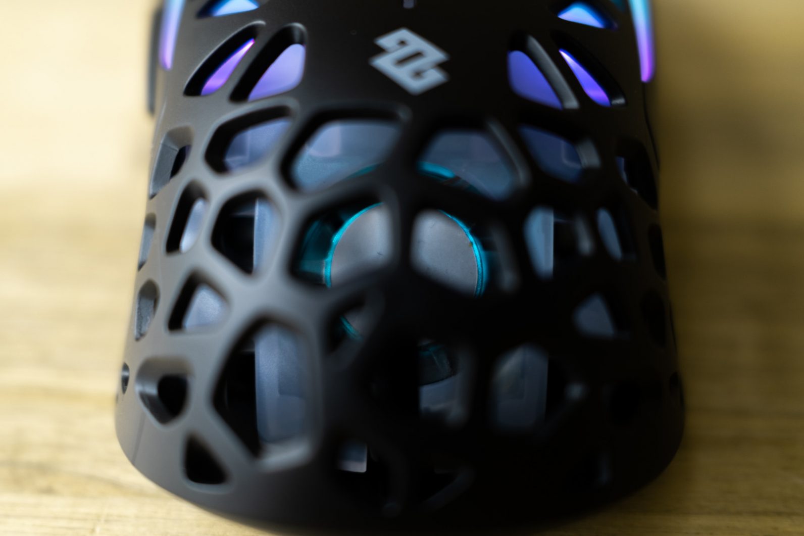 48 hours with Zephyr, the anti-sweaty-hands gaming mouse