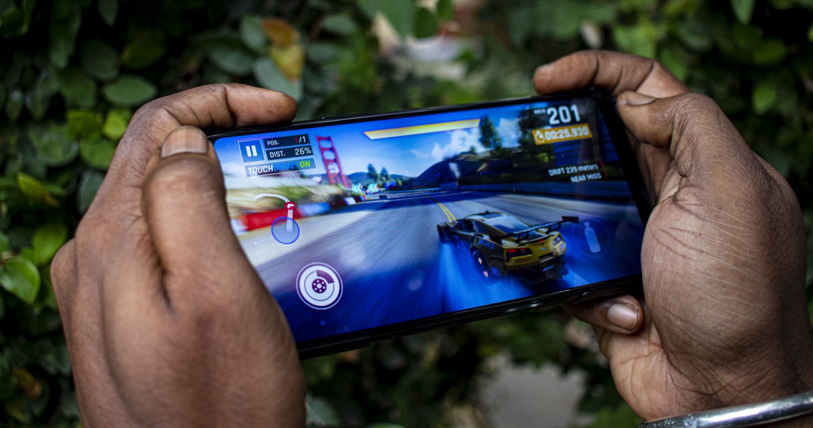 ASUS’ powerful ROG 3 made me fall in love with mobile gaming again