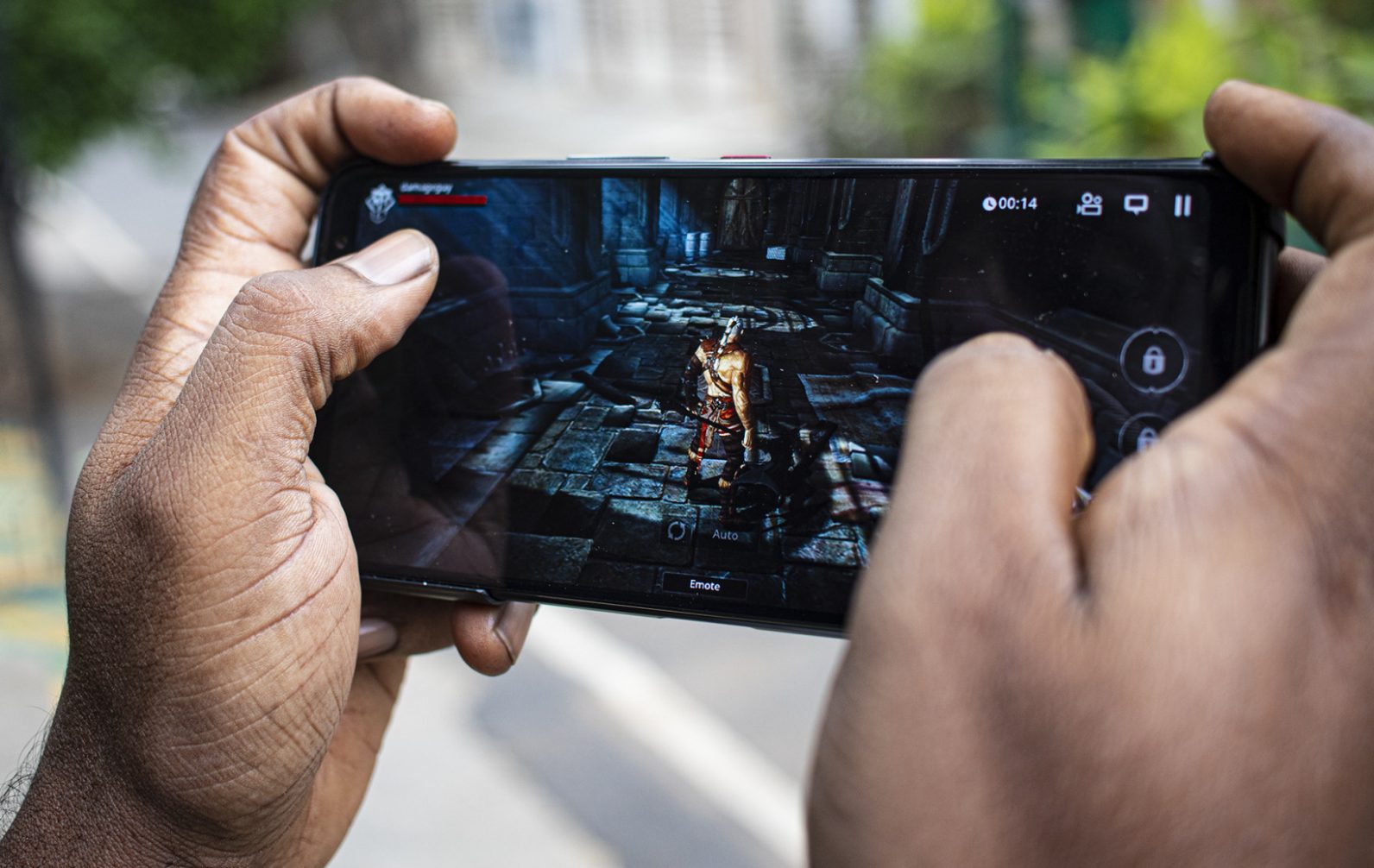 ASUS’ powerful ROG 3 made me fall in love with mobile gaming again