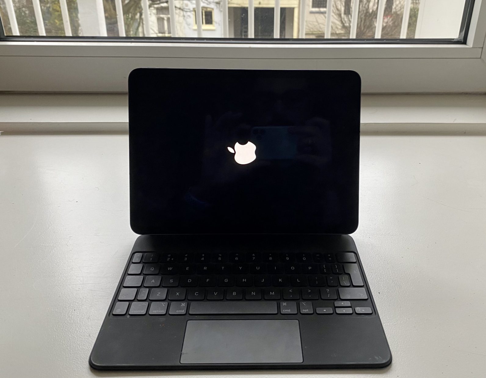 Butter my body with the iPadOS 14.5 landscape boot screen