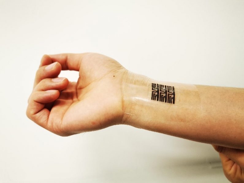 This skin-like computing chip uses AI to monitor health data